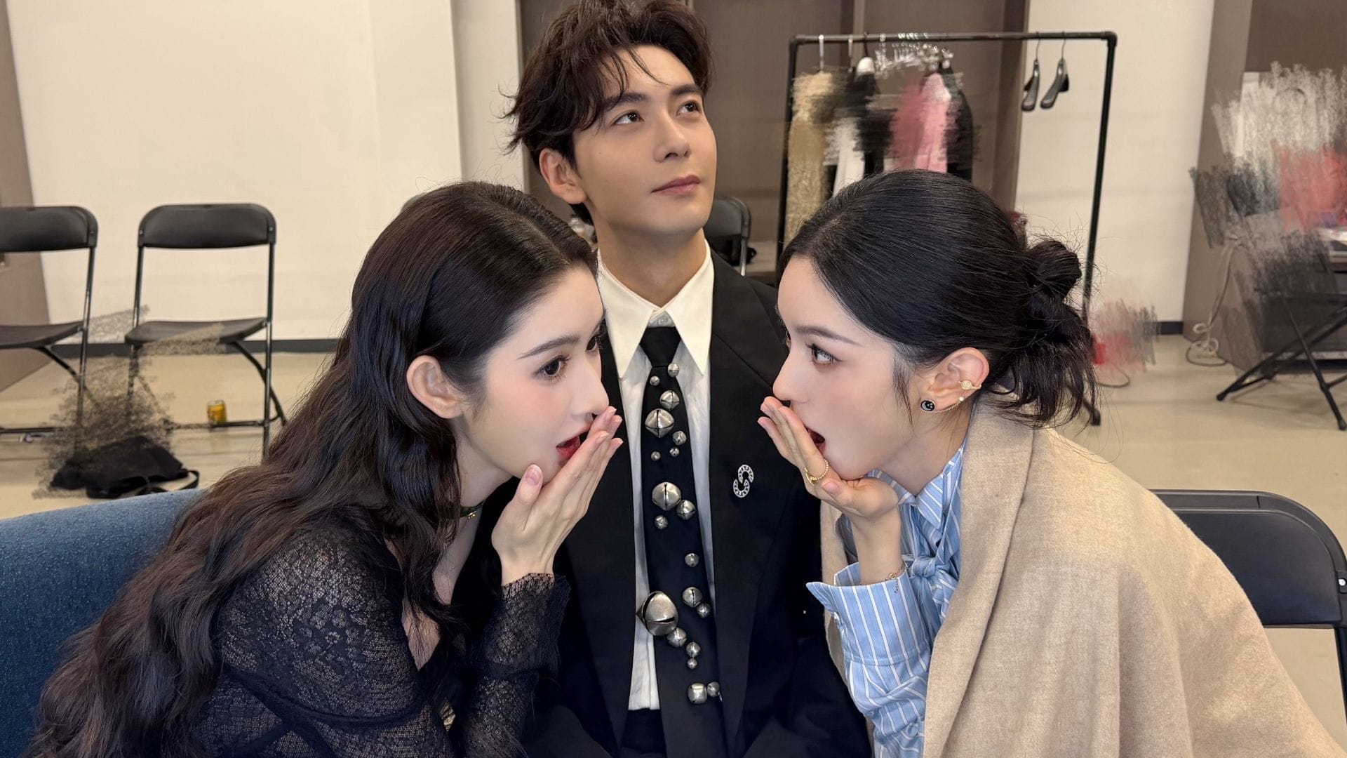 “He enjoying being thirdwheel” - Fans react to viral clip of Chen ...