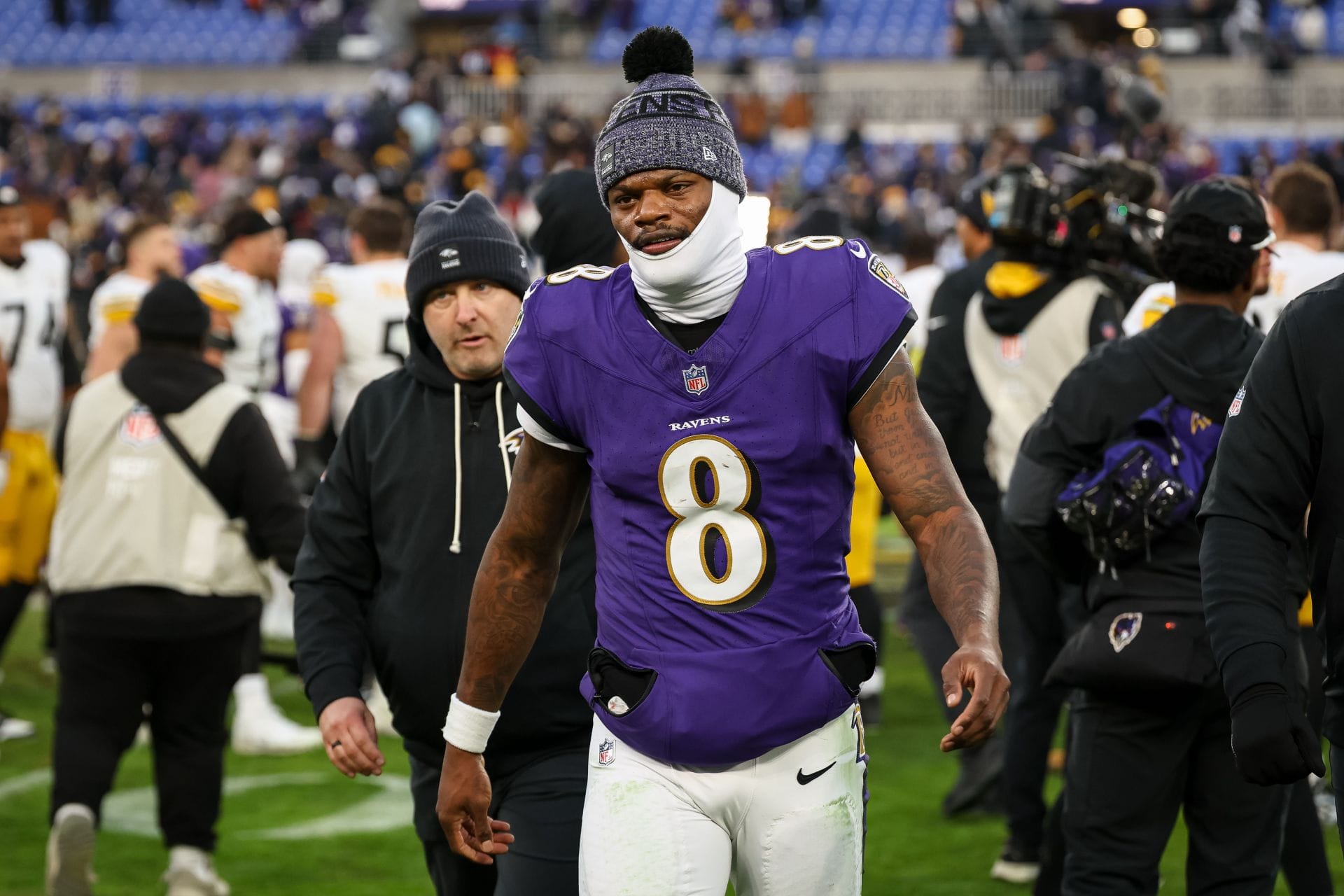 “Did he show up late” “My GOAT immature QB”: NFL fans react as Lamar ...