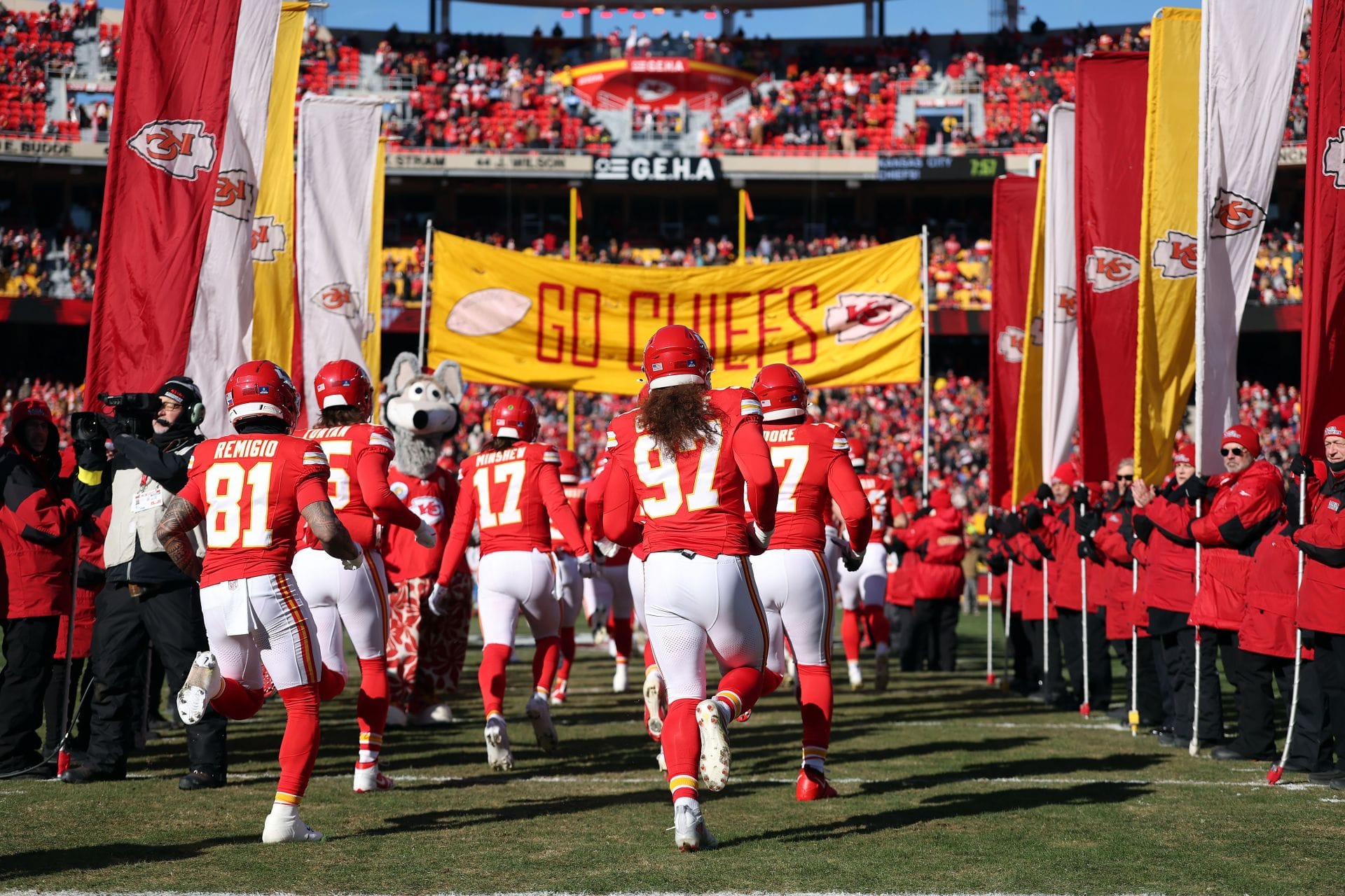 Ex-Chiefs QB shocked over $3,000,000,000 relocation move to Kansas and ...