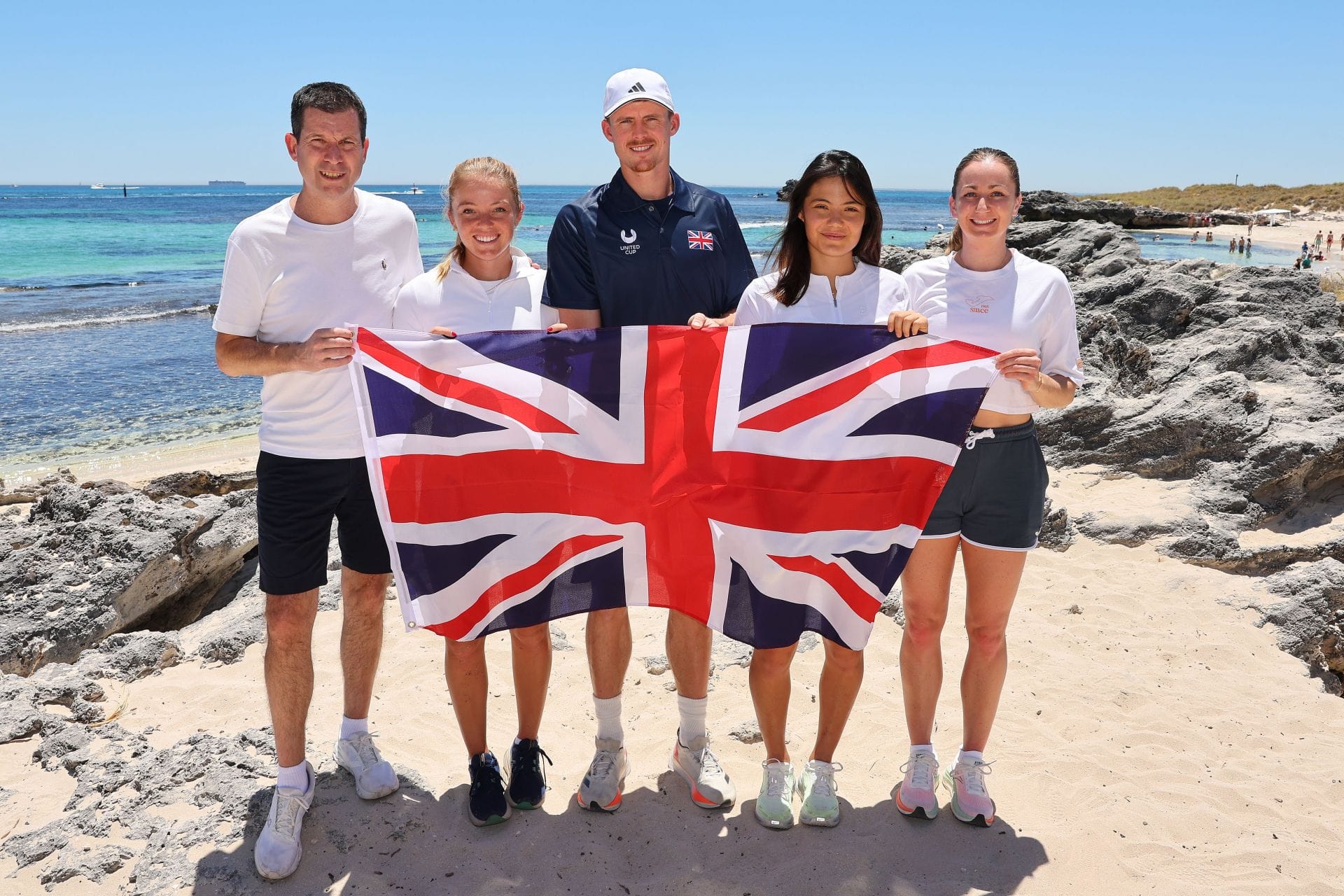 Emma Raducanu recreates Roger Federer's iconic quokka selfie in ...