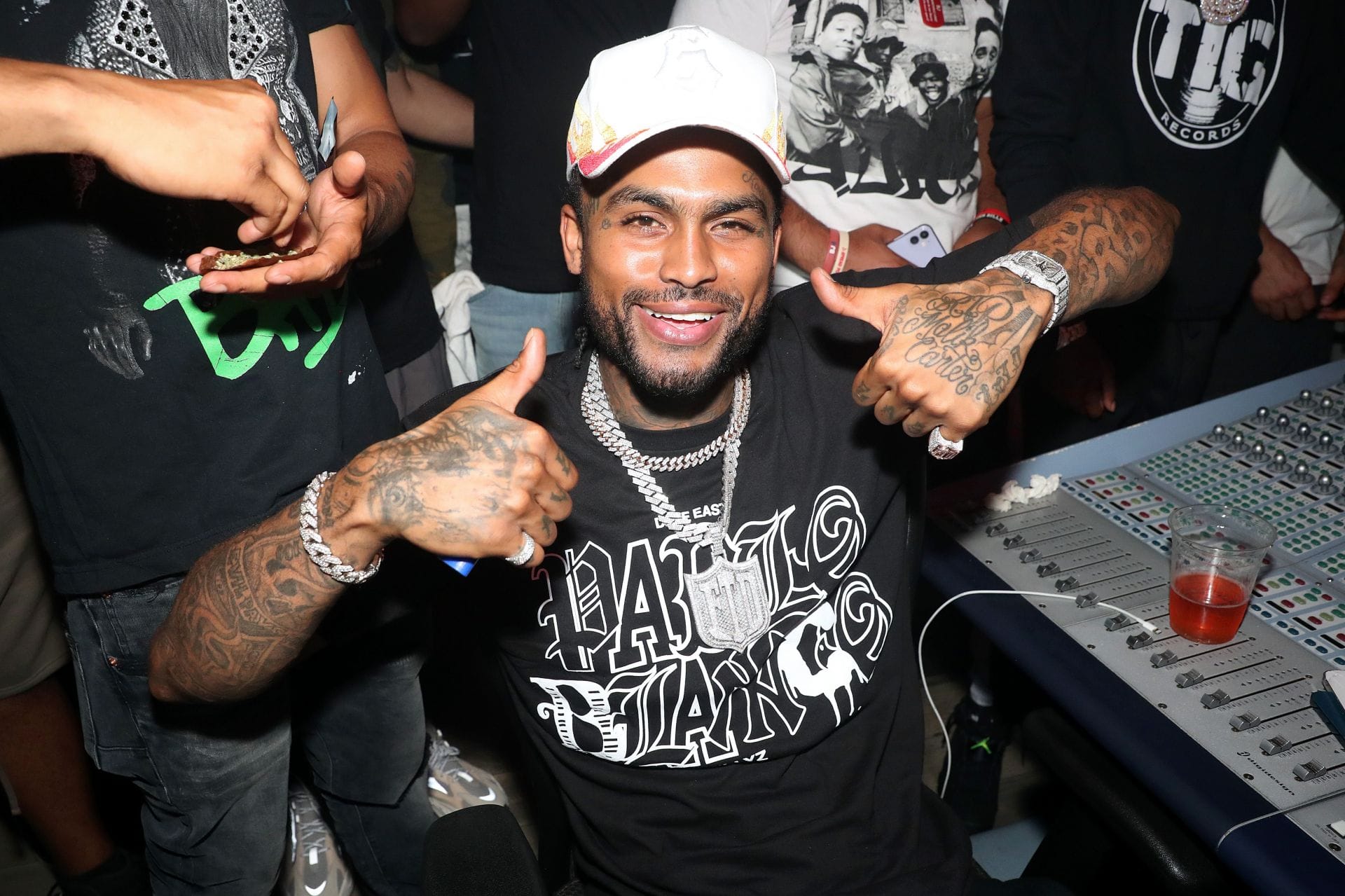 "50 gonna have fun with this one" - Internet reacts to woman claiming ...