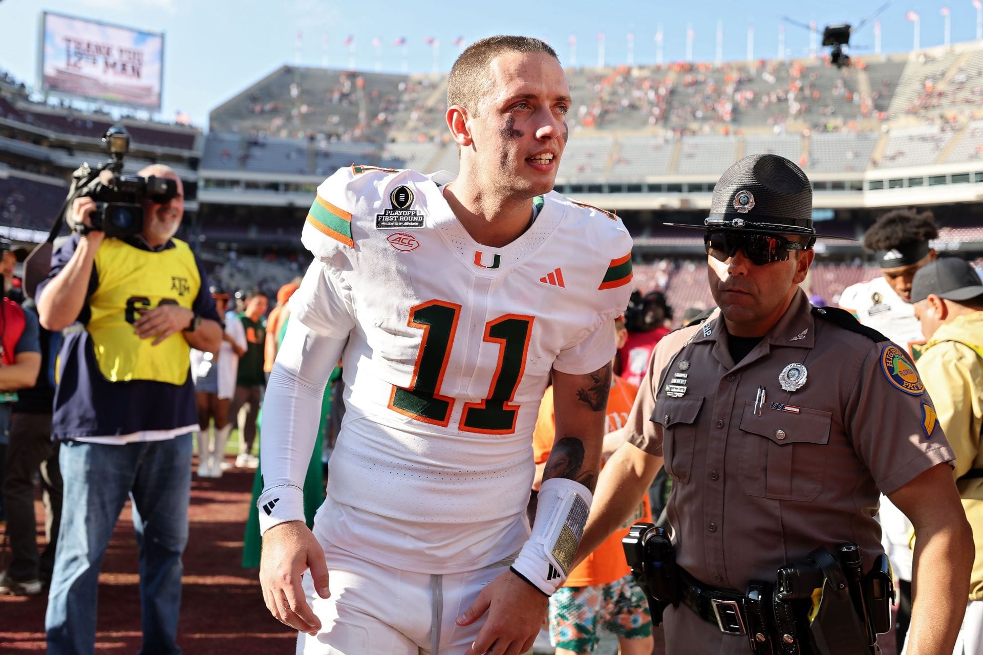 IN PIC: Carson Beck’s sister Kylie dons glittery corset & green shorts ...