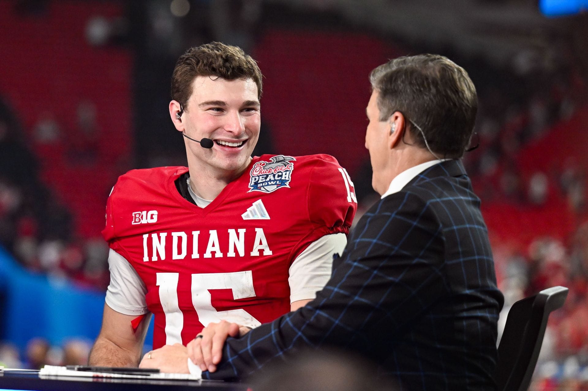 "Raider nation gonna love her": NFL fans react as Fernando Mendoza's ...