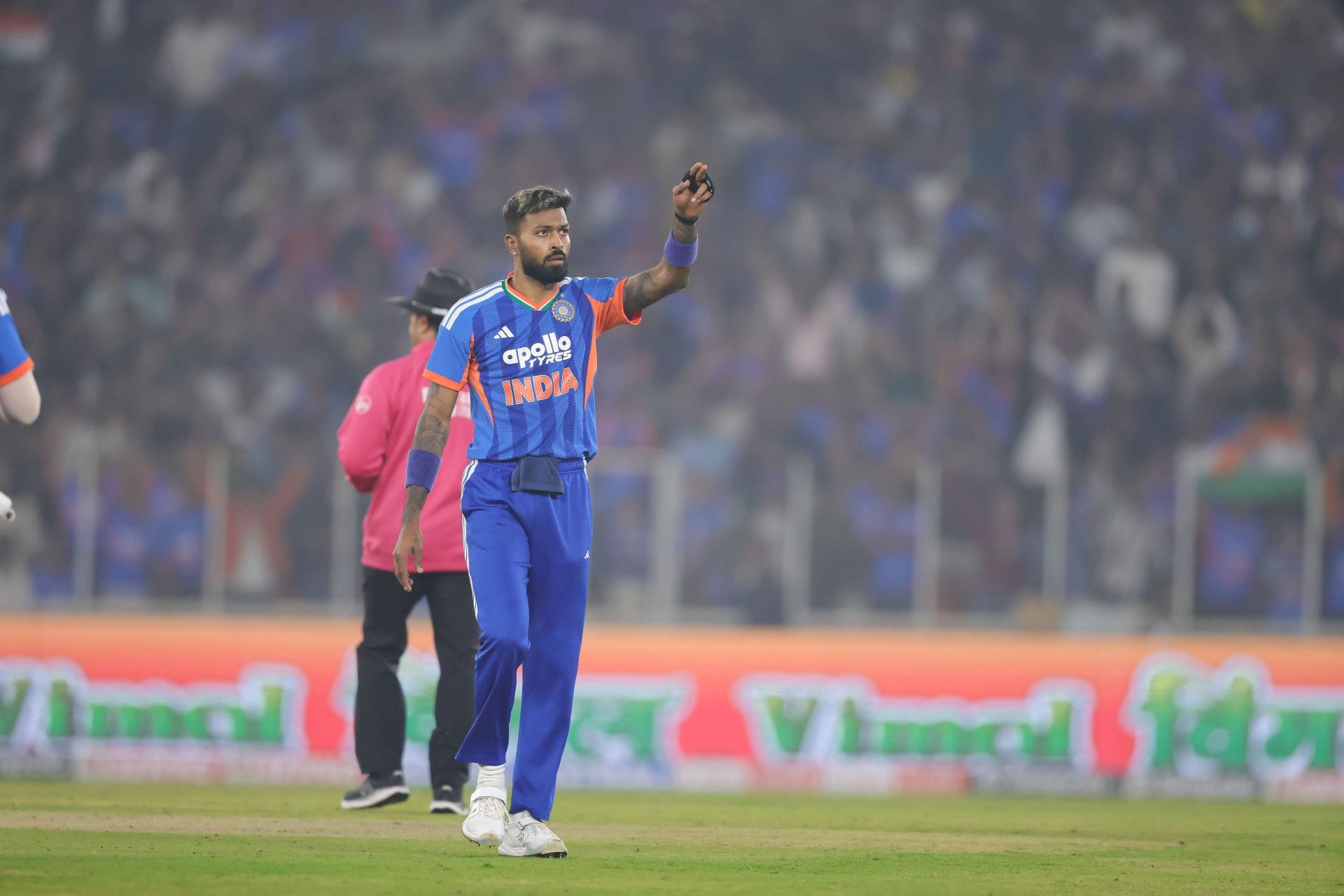 Hardik Pandya removes dangerous Daryl Mitchell for 14 to leave Kiwis ...