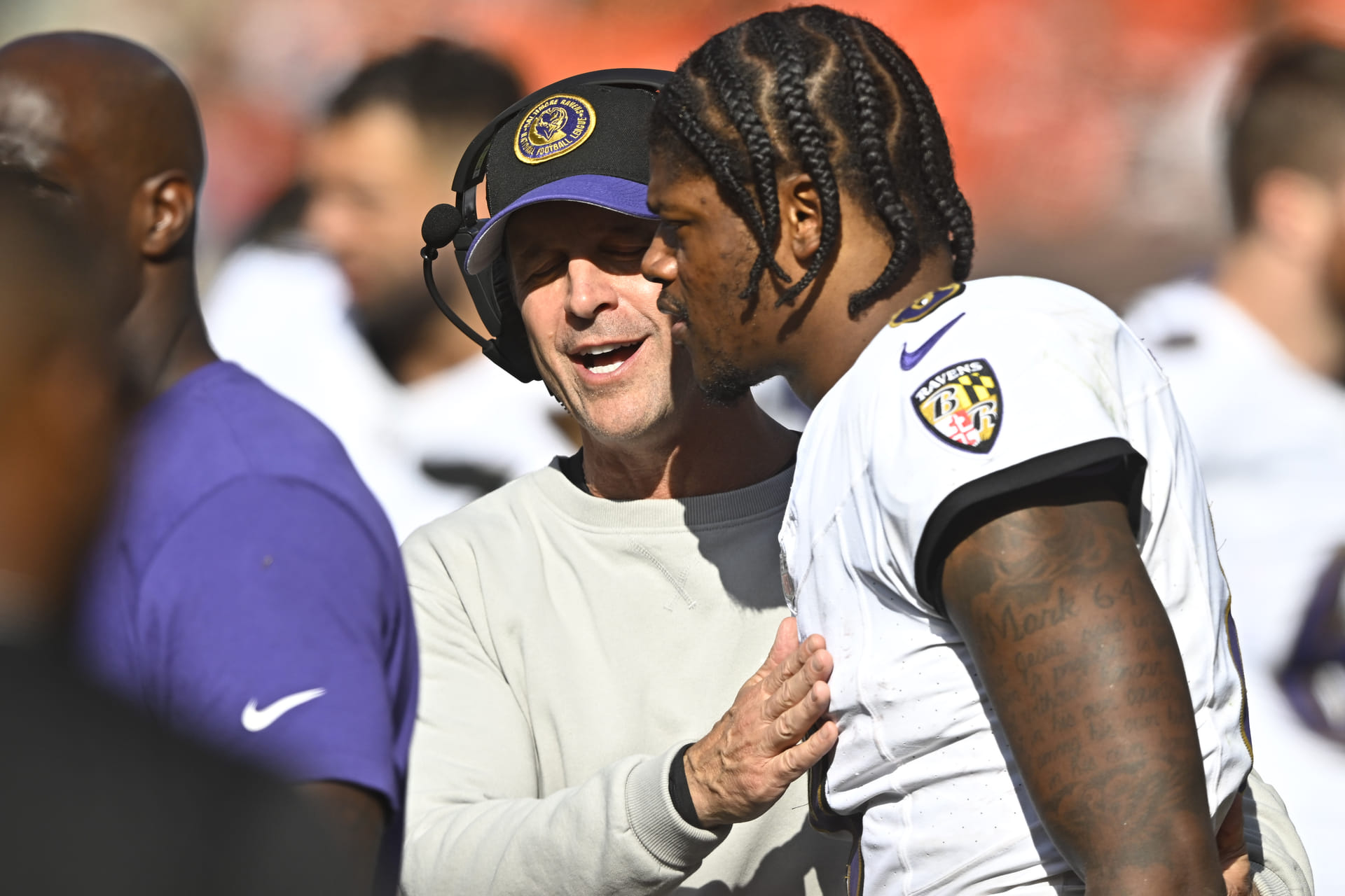 "Holy downgrade omg" "Lamar JACKSON Dart": NFL fans split as John ...