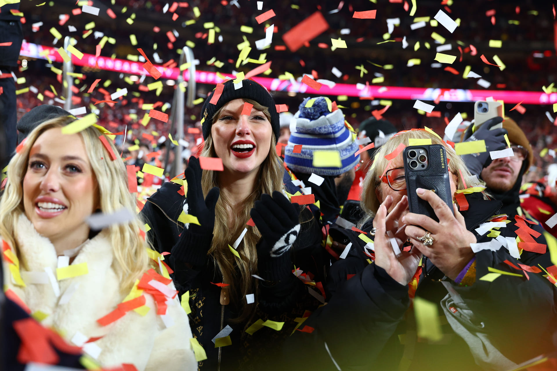 “She is too old now” “Onesies aren't working for her”: NFL fans react ...