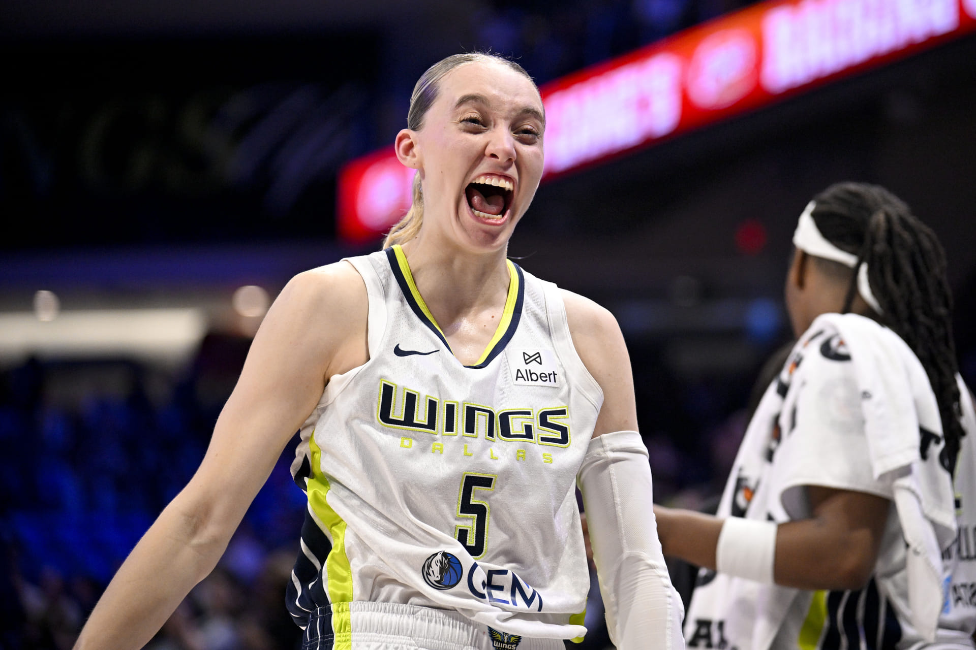 "She can throw a f**king football" - Kylie Kelce Stunned by Paige ...