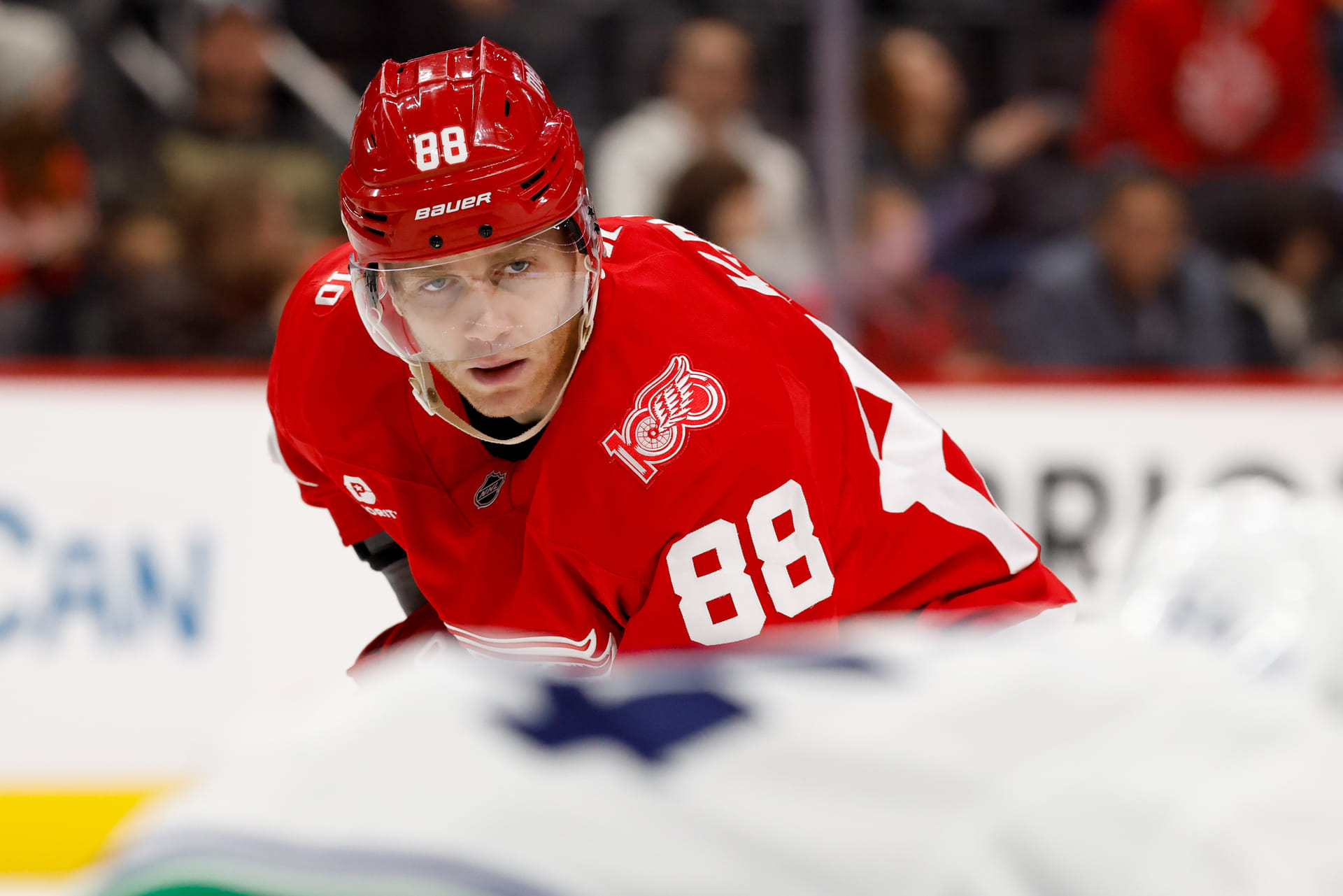 Patrick Kane makes his emotions known after hitting 500th career goal ...