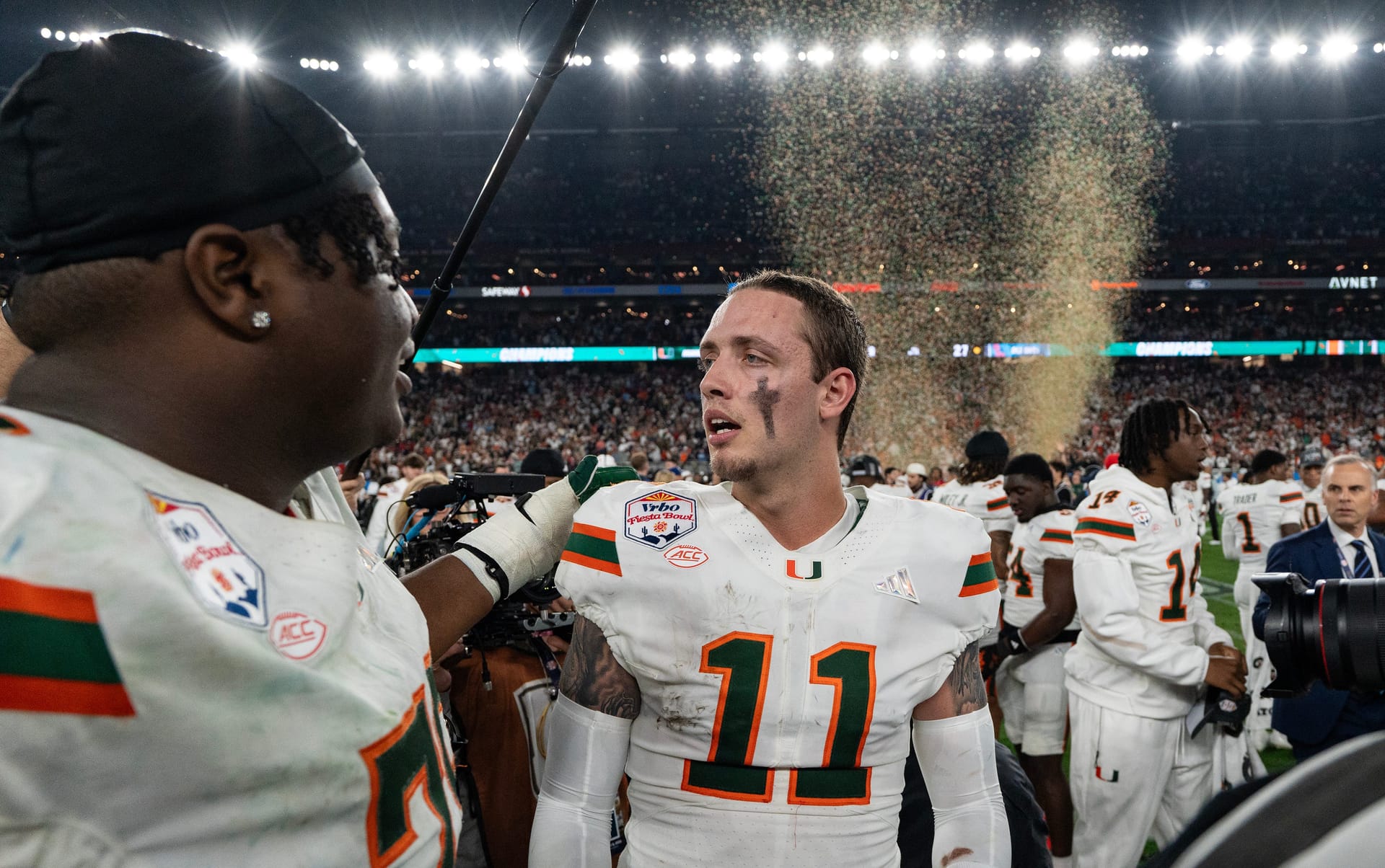 Hanna Cavinder's fake text to Carson Beck goes viral after Miami QB's ...