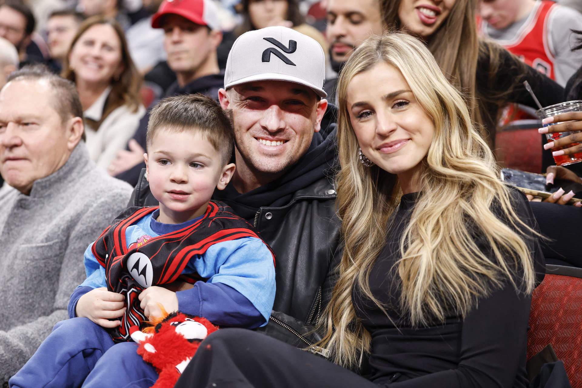 Fresh off Cubs deal, Alex Bregman drops 1-word reaction while repping ...