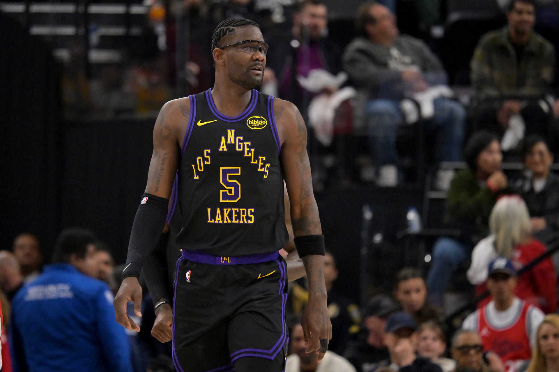 NBA Trade Rumors: Lakers Could Weigh Deandre Ayton Gamble as 7-Foot Big ...