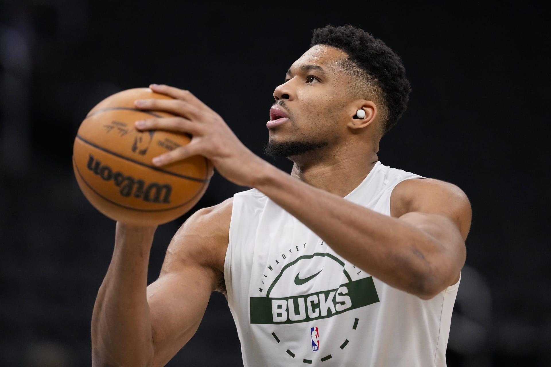 "Trojan What's Up?" - Giannis Antetokounmpo After Fathering 4 Kids ...