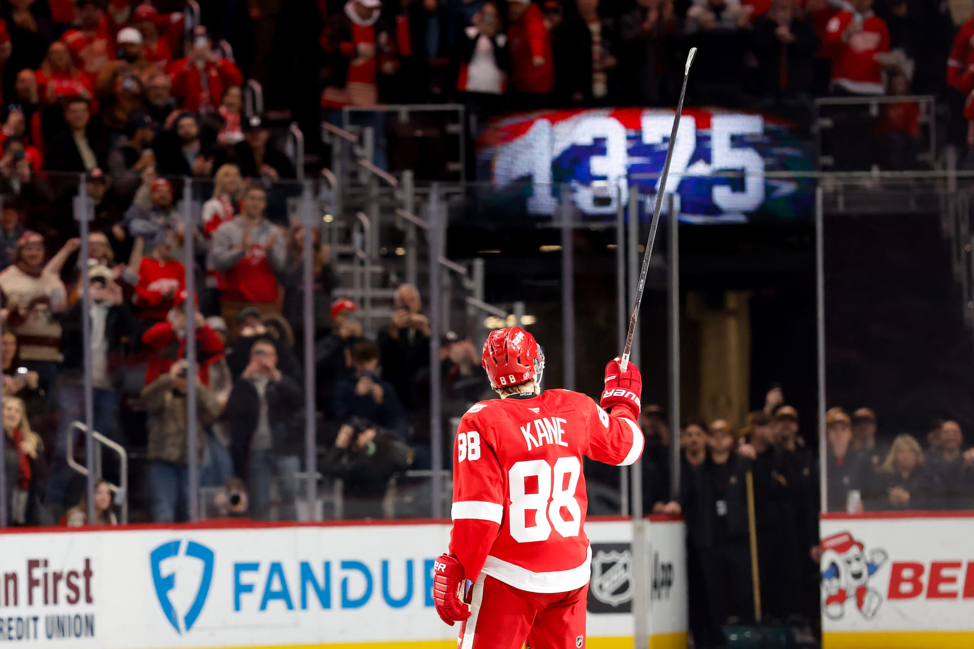 "Is it even close anymore?" "Absolute legend": NHL fans react as ...