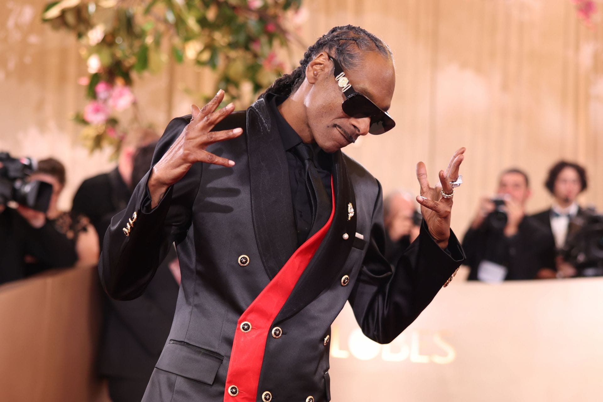 "I'm high as a motherf*cker" - Snoop Dogg's uncensored video from ...