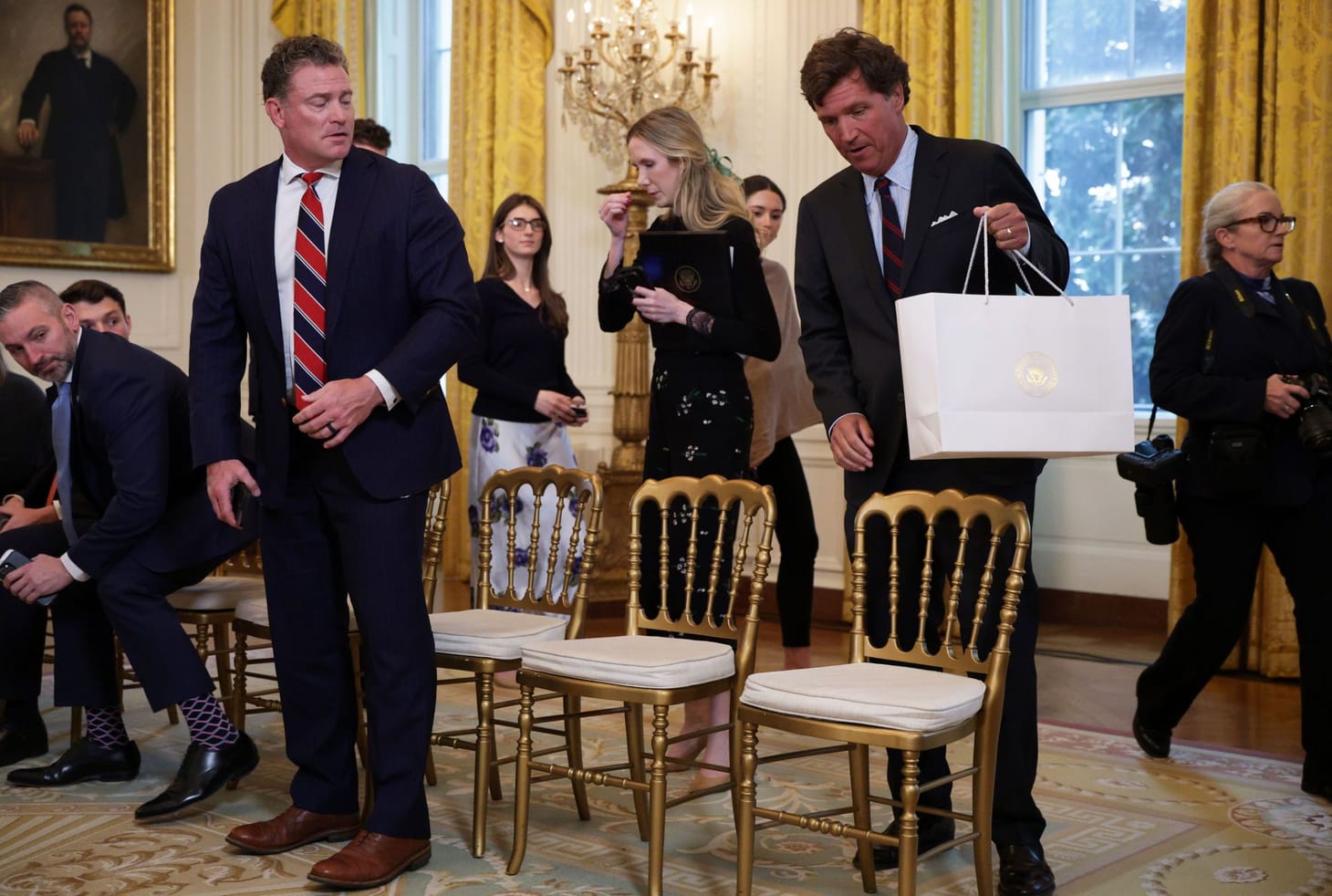 Did Trump invite Tucker Carlson for lunch at the White House? Laura ...