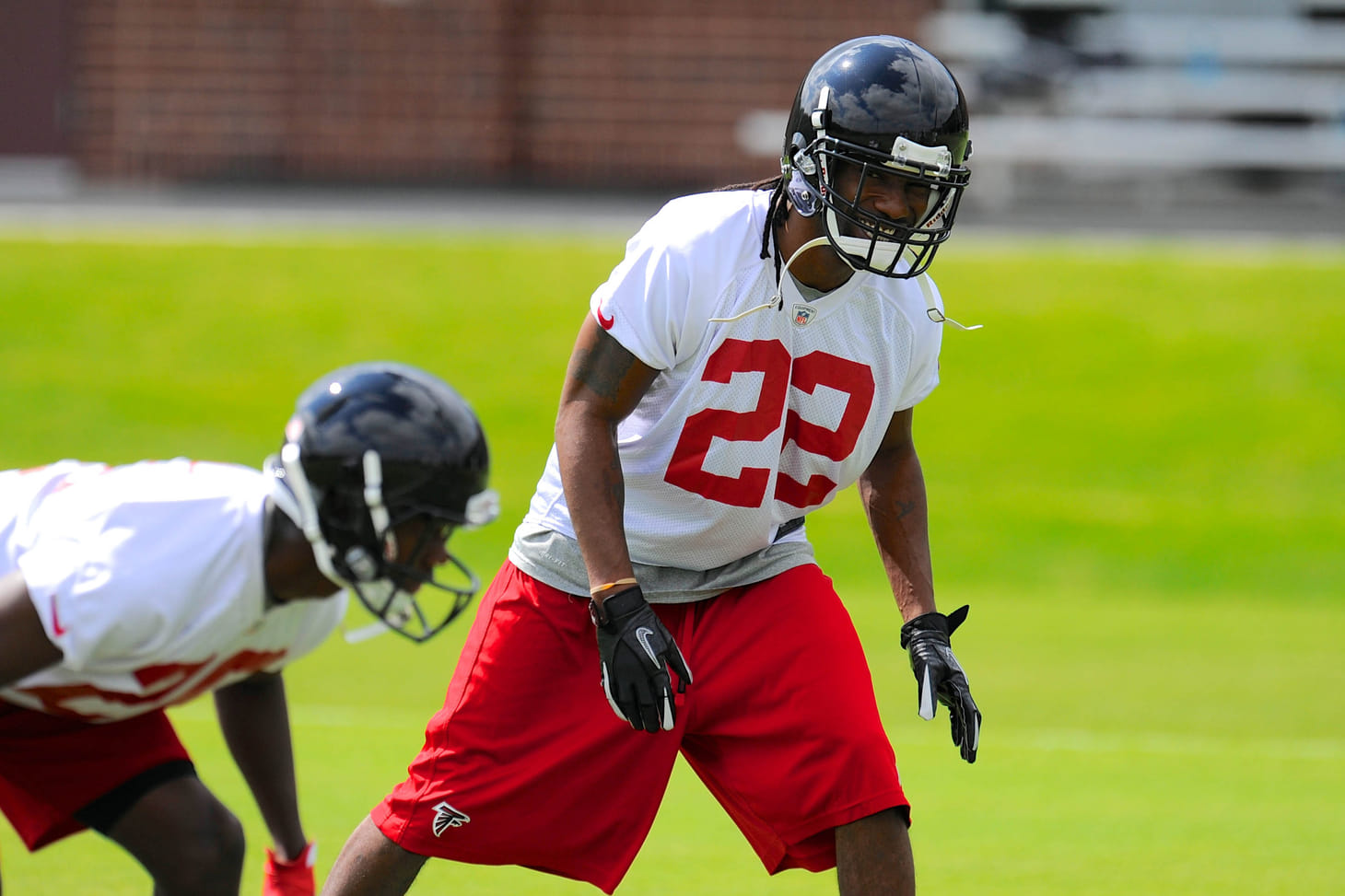 “Don’t run from smoke”: Asante Samuel calls out "scammer" Emmanuel Acho ...