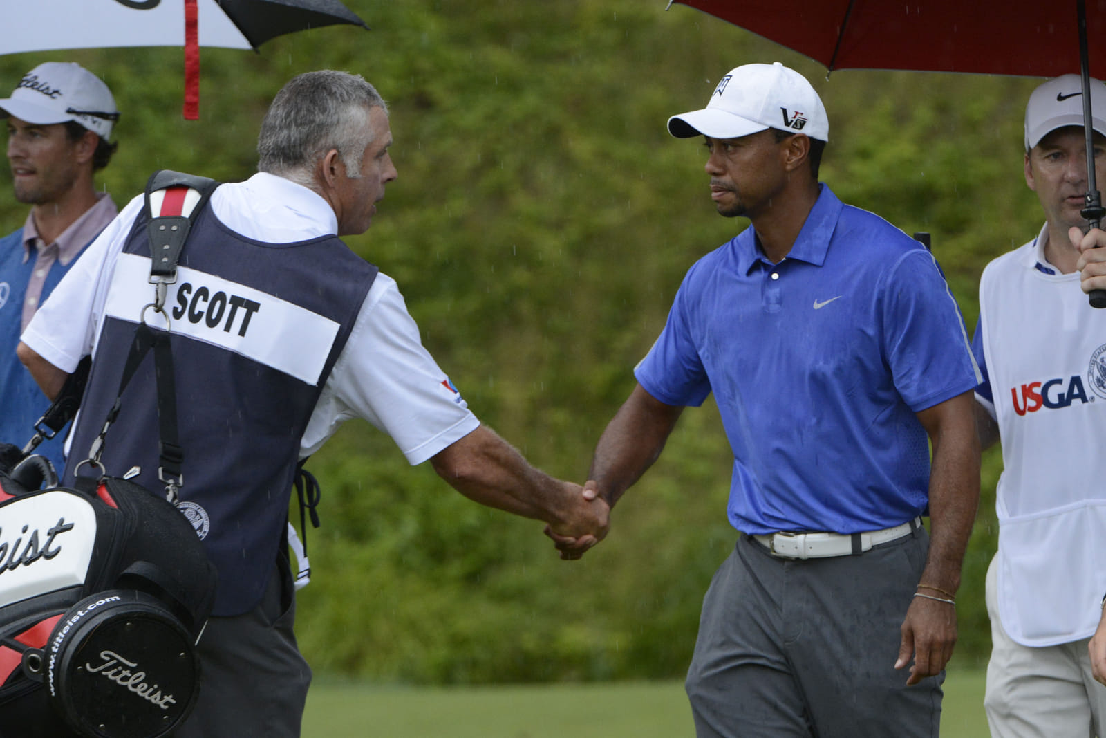 Tiger Woods’ ex-caddie claims the 15x major champ had a golf ball ...