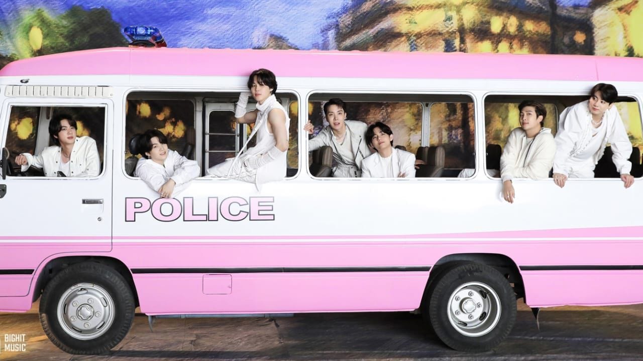 "Fire that damn graphic designer": Fans criticize the alleged low ...