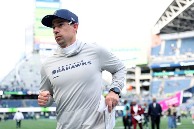 NFL insider Adam Schefter gives clear verdict on Klint Kubiak's future ...