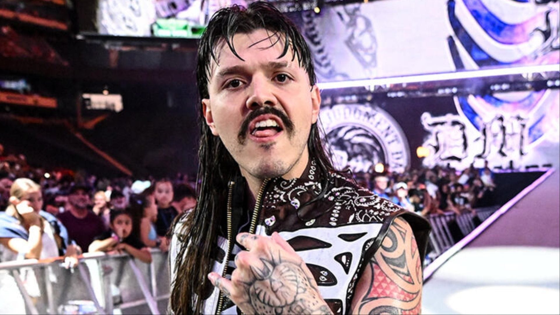 Dominik Mysterio suddenly fires personal shots at 35-year-old megastar ...