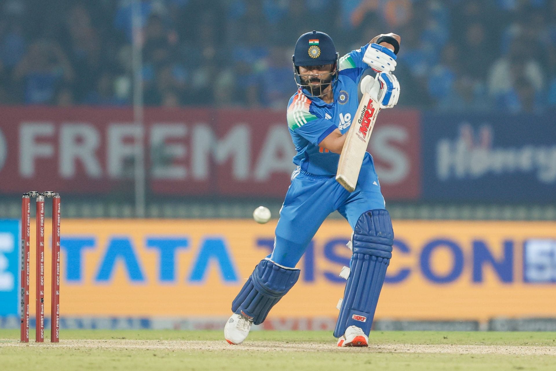 Virat Kohli plays a stunning pull shot for six in IND vs NZ 2026 3rd ...