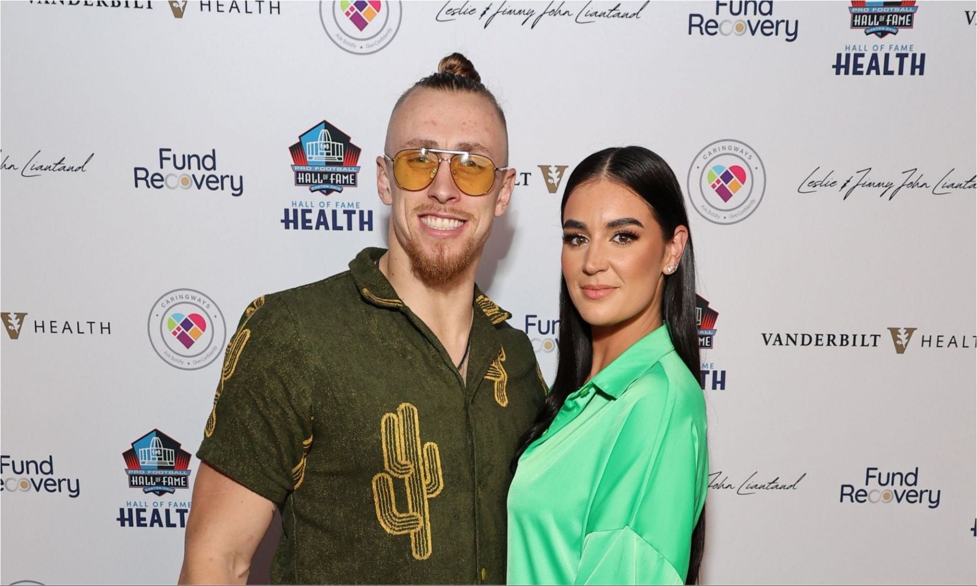 George Kittle's wife Claire demonstrates core strength in style with ...