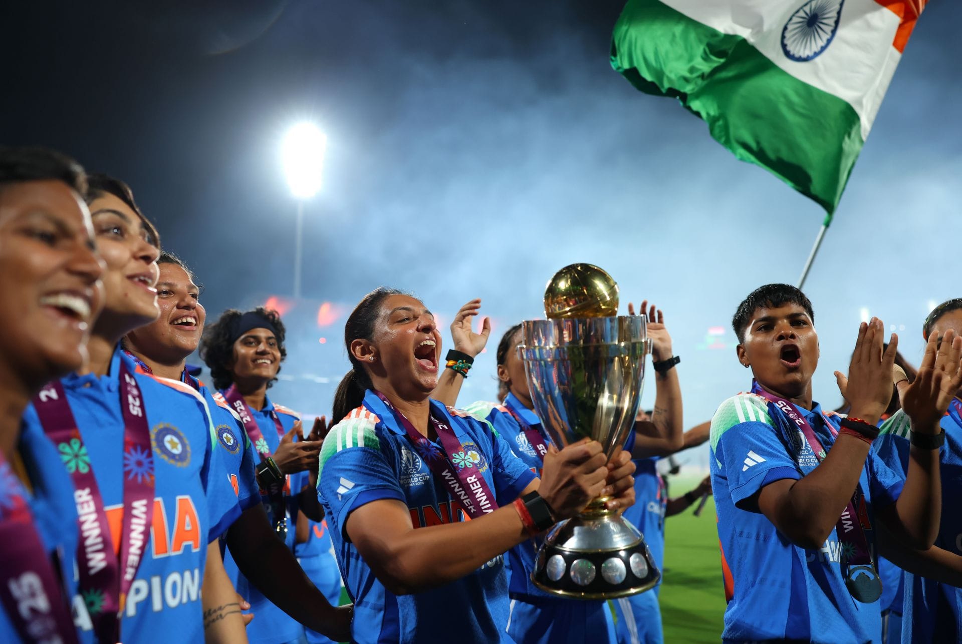 India Women's World Cup 2025 star sings famous Bollywood song at star ...