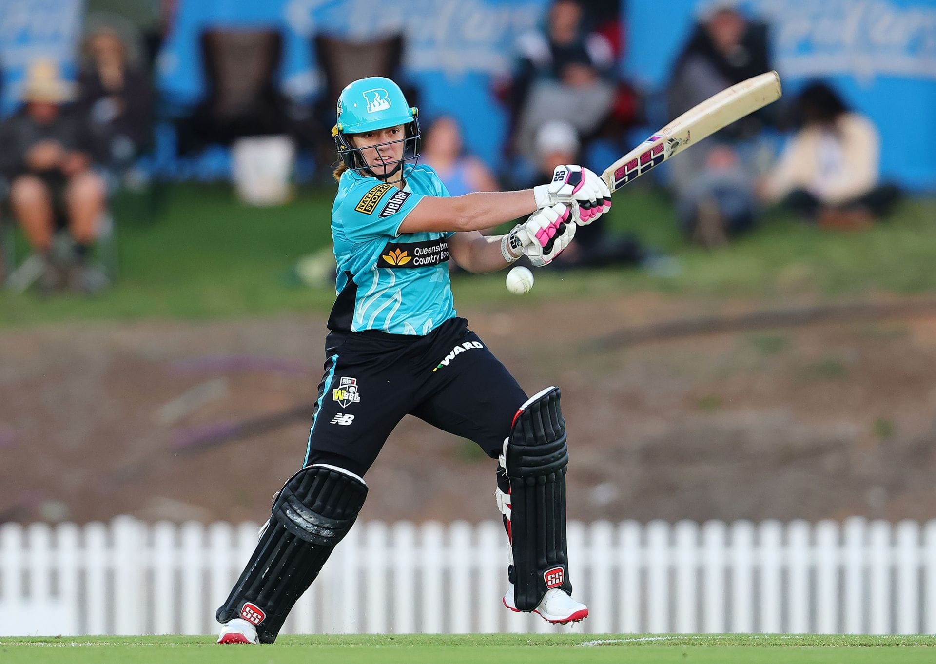 Nadine de Klerk smashes 20 off four balls to snatch thriller for RCB in ...