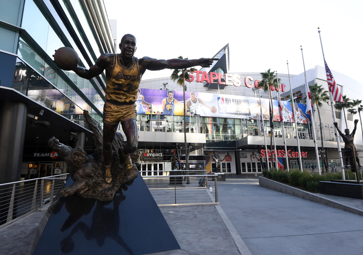 List of Lakers Legends With Statues at Crypto.com Arena Before Pat ...
