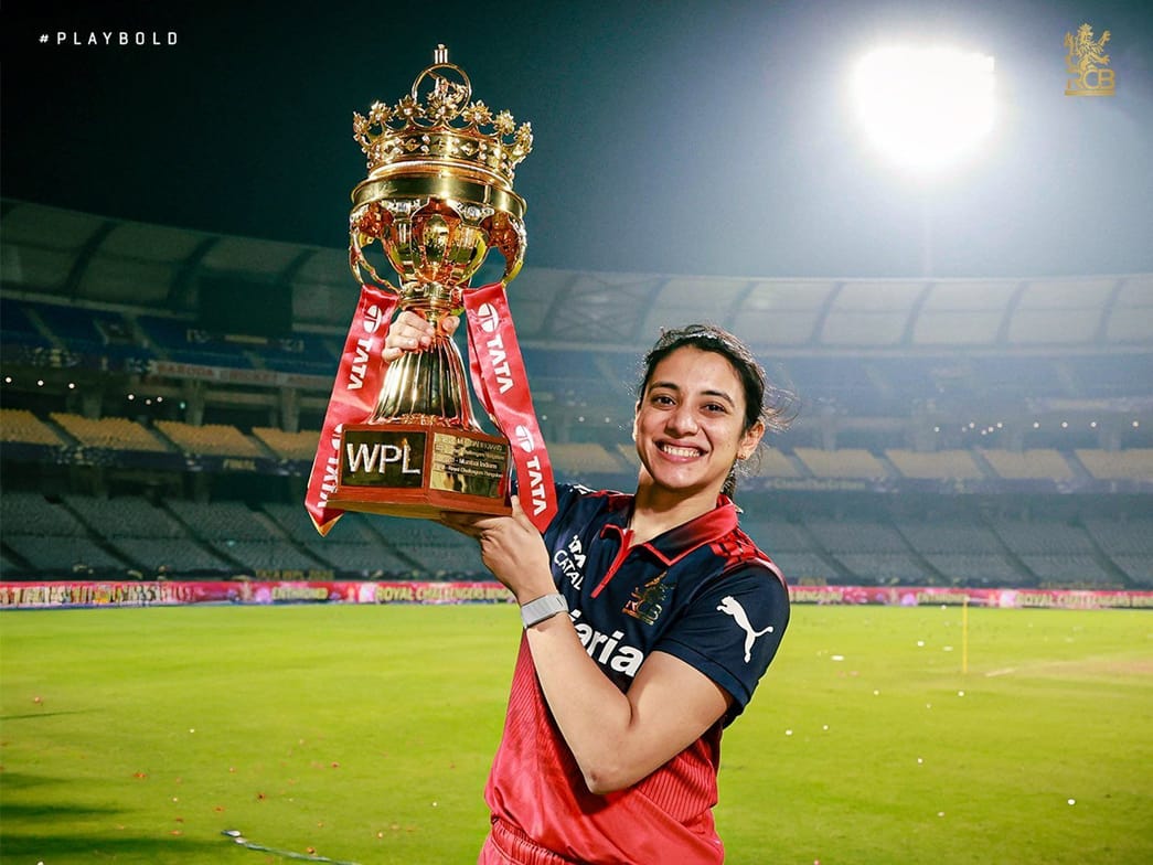 "Keeping the RCB flag flying high" - Virat Kohli hails Smriti Mandhana ...