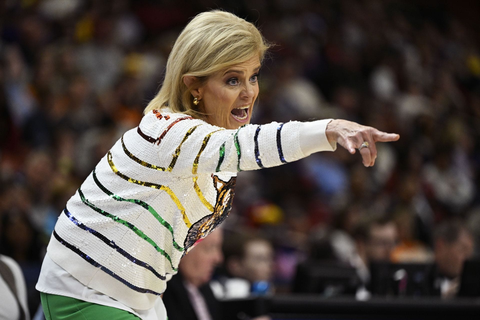 “This is what Kim Mulkey coaches”: College hoops fans call for Grace ...