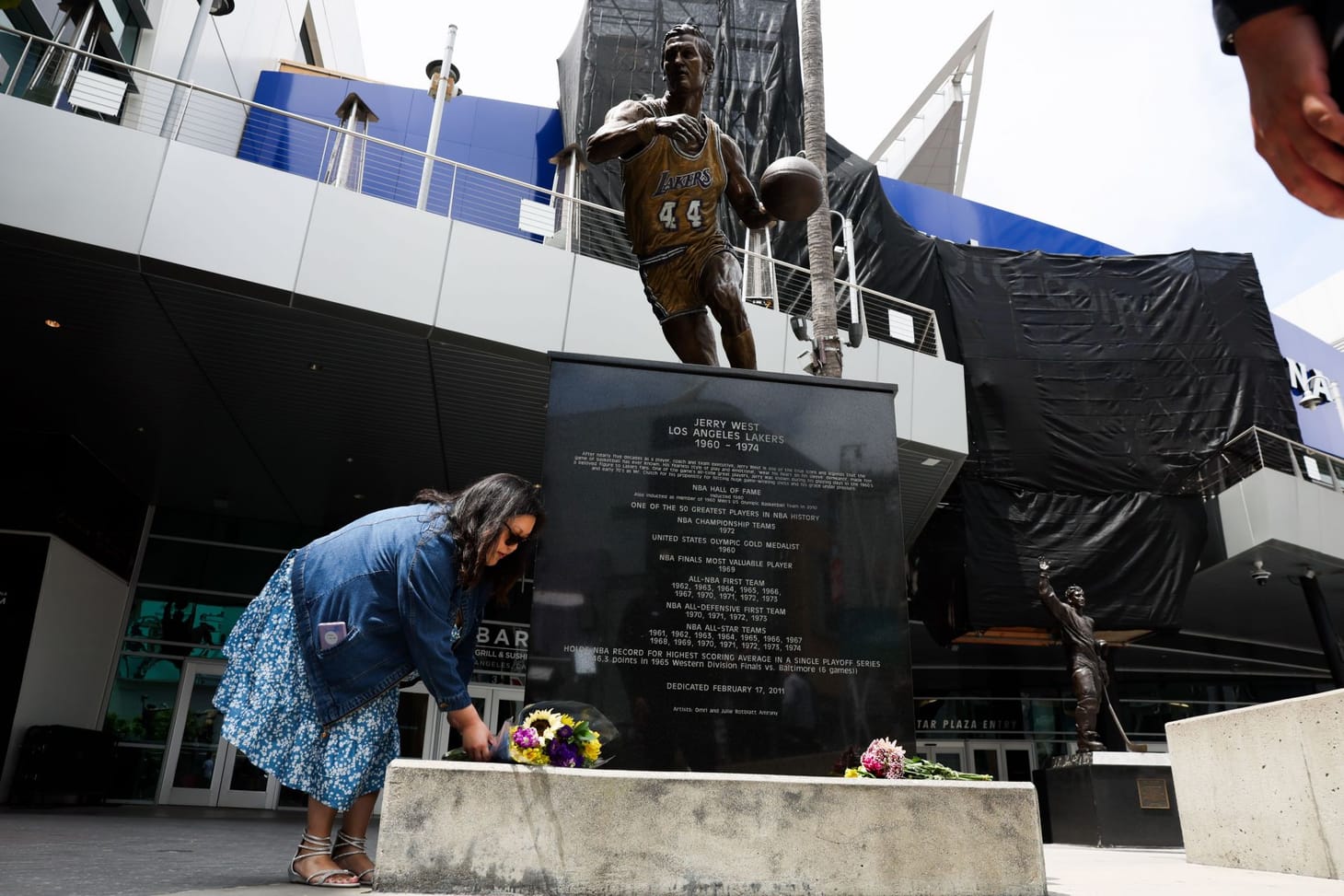 List of Lakers Legends With Statues at Crypto.com Arena Before Pat ...