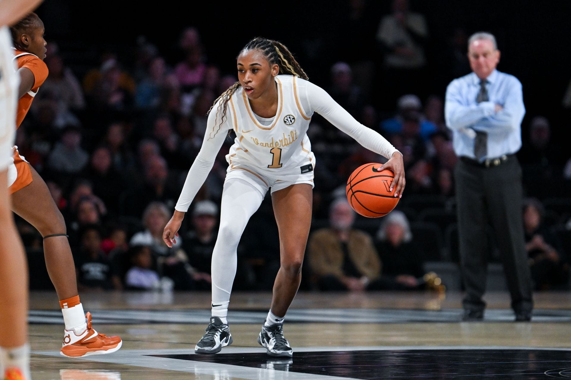 “Reality check,” “NPOY belongs to Sarah Strong”: College hoops fans ...