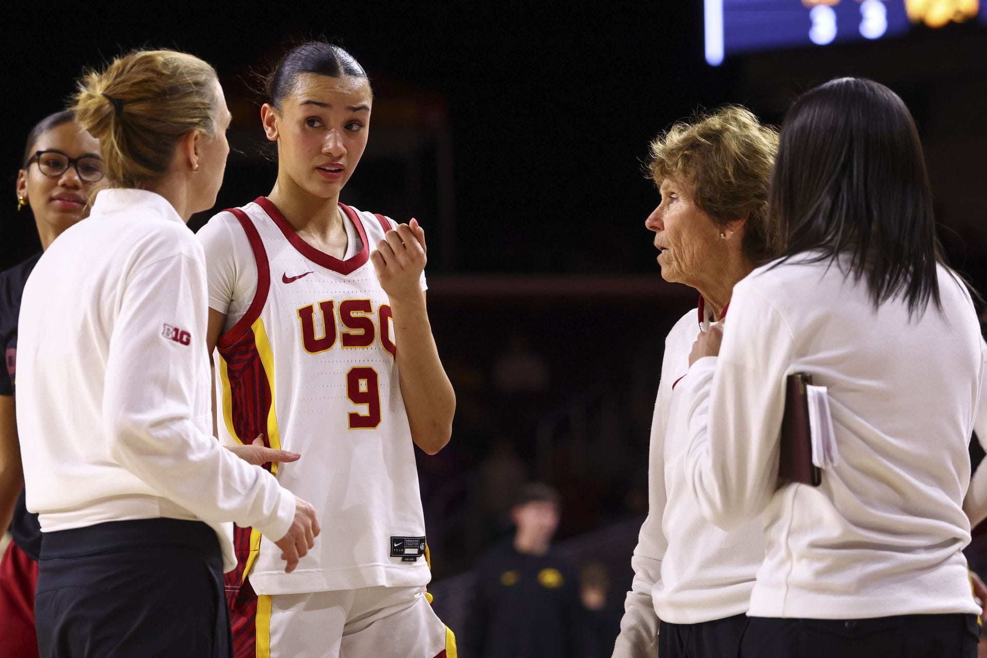 What happened to Jazzy Davidson? USC star freshman carted off to the ...