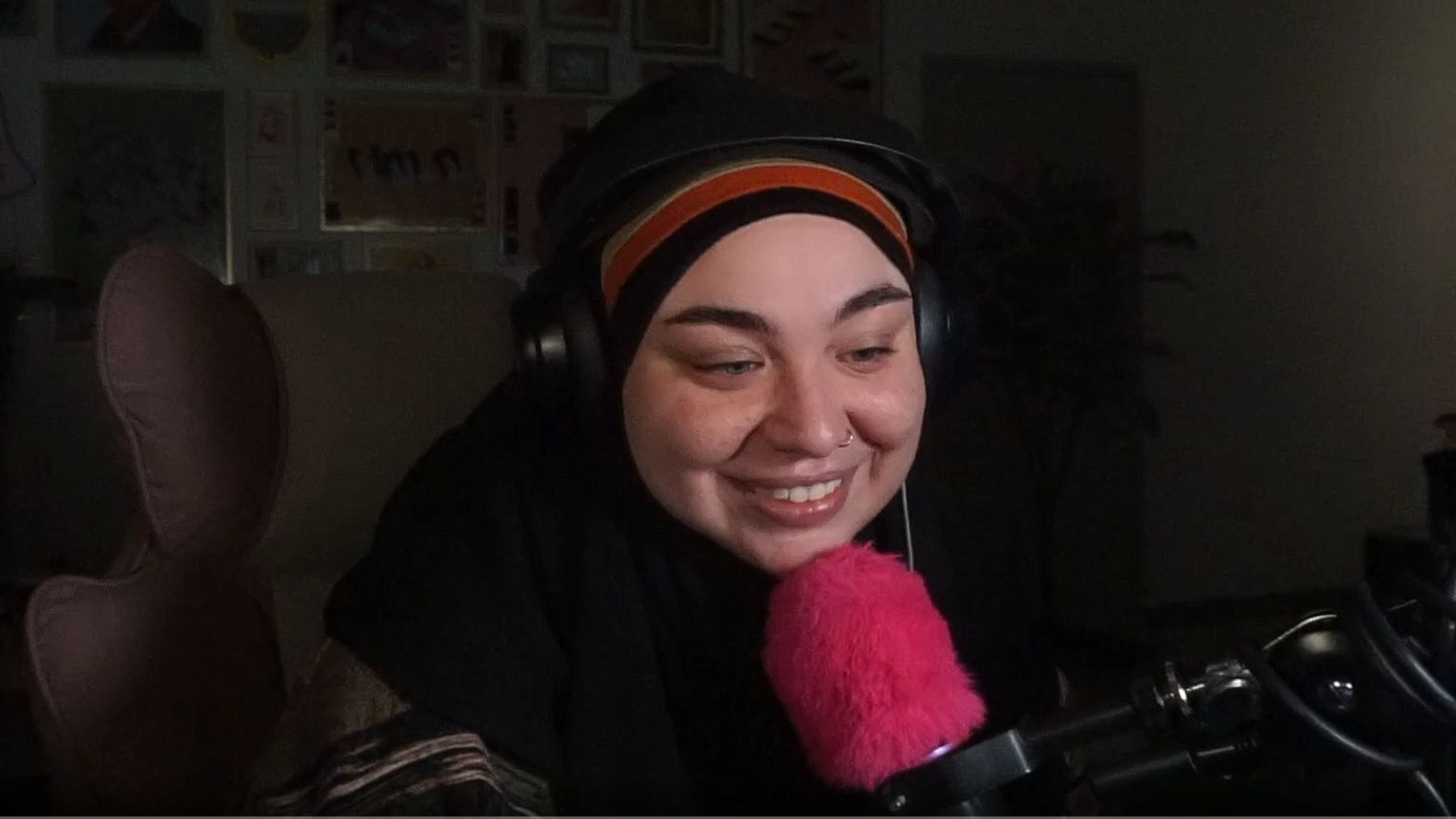 Video of Twitch streamer Frogan "e-begging" for $500 over broken wrist ...