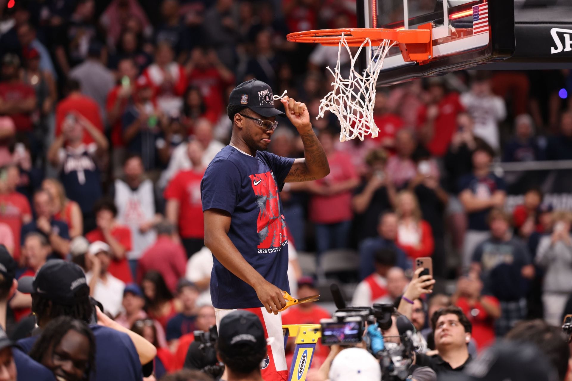LeBron James hypes Arizona’s Final Four berth as son Bryce's Wildcats ...