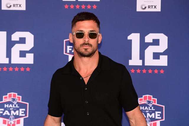 Tom Brady's ex-teammate Danny Amendola shares a kiss with GF Grace ...