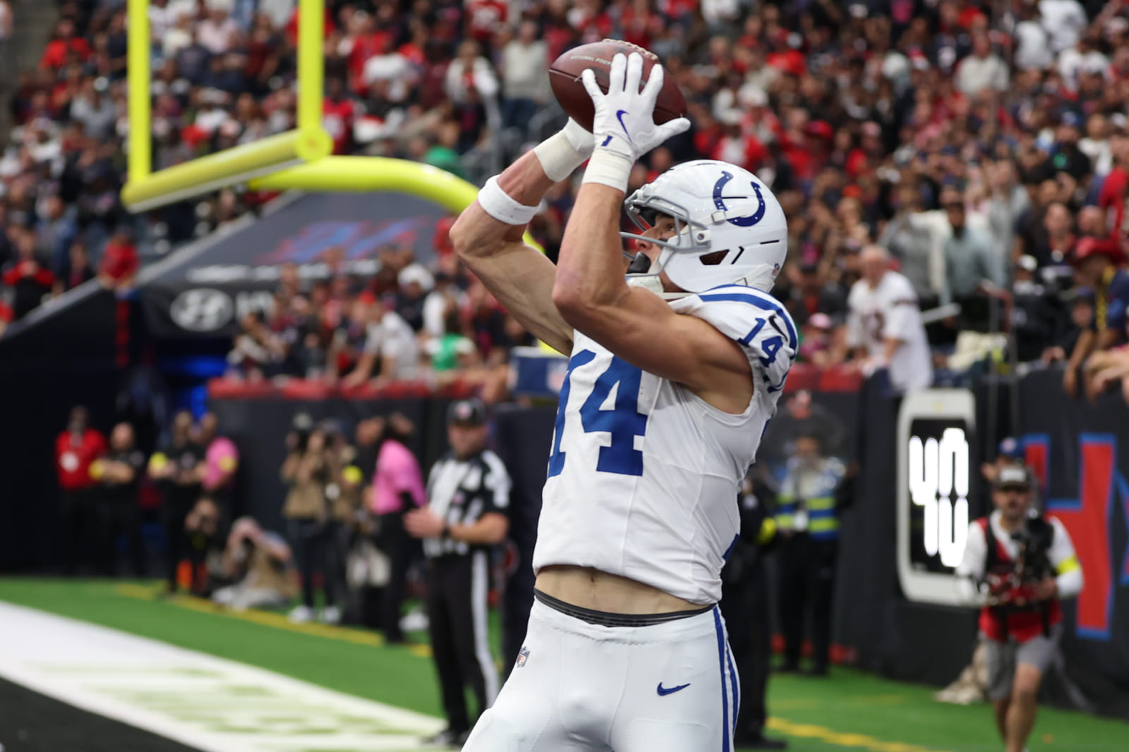“Not worth half that” “Generational overpay incoming”: NFL fans react ...