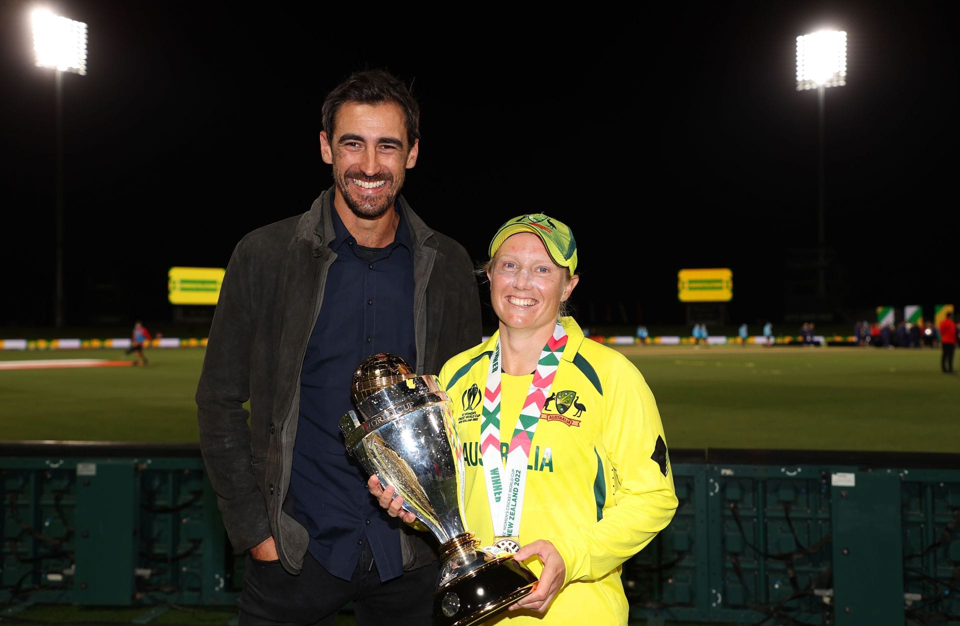 Mitchell Starc gives hilarious response on commentary as wife Alyssa ...