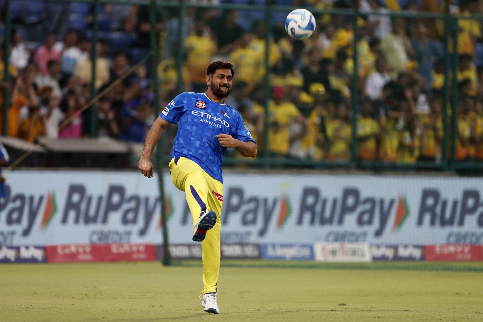 CSK star smashes colossal sixes in front of MS Dhoni during training ...