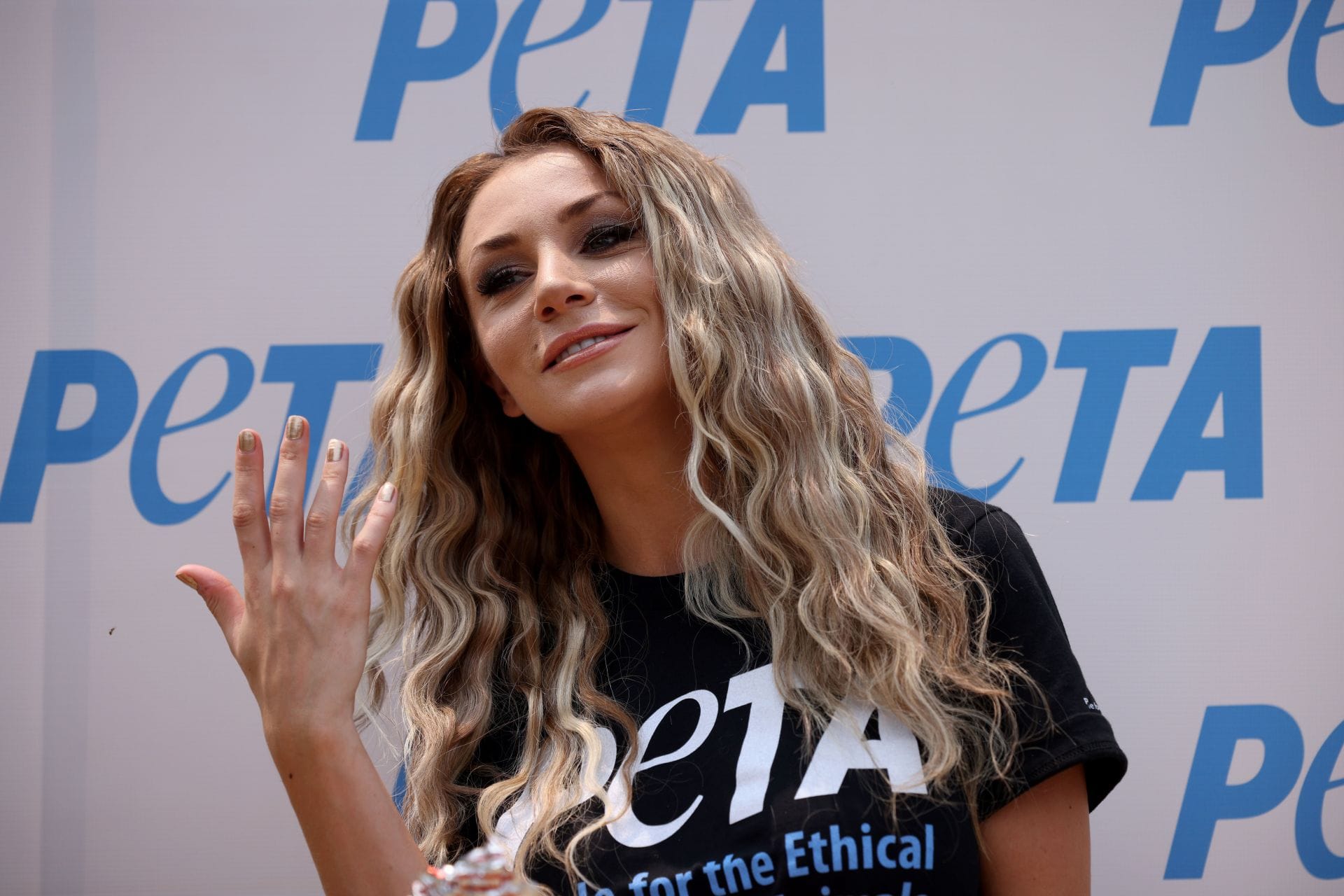 "So she decides to waste food?": Internet reacts after Courtney Stodden ...