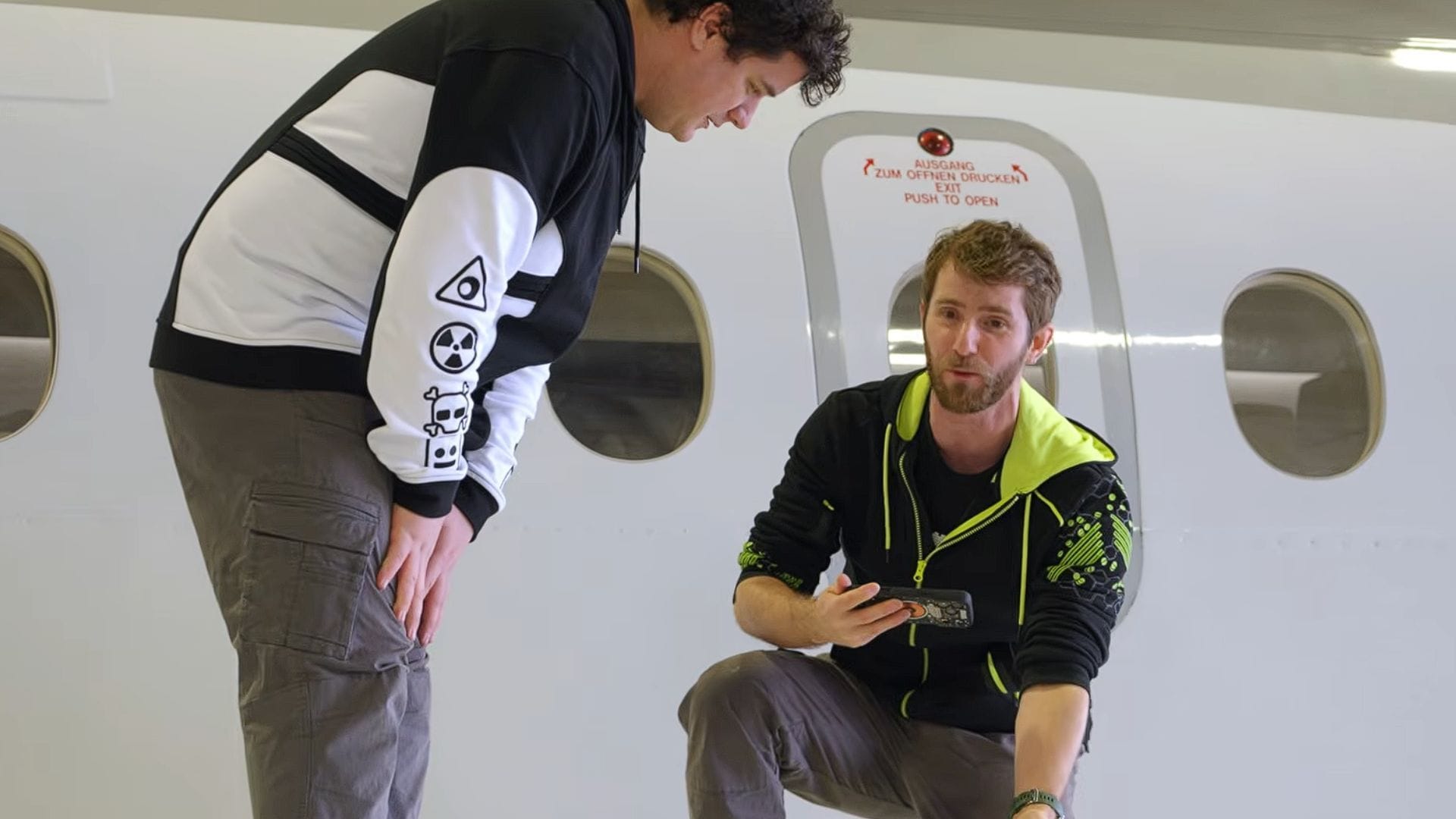 Which private jet did Linus Tech Tips purchase? Tech YouTuber reveals ...