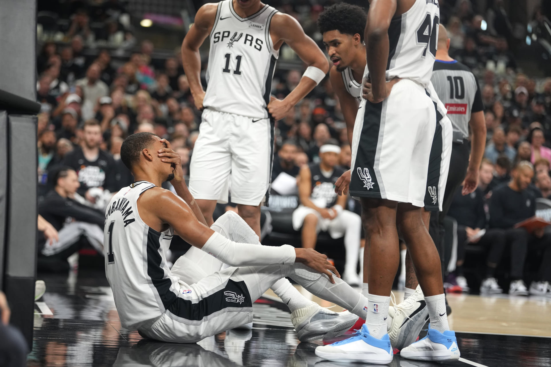 Spurs coach Mitch Johnson provides important Victor Wembanyama injury ...