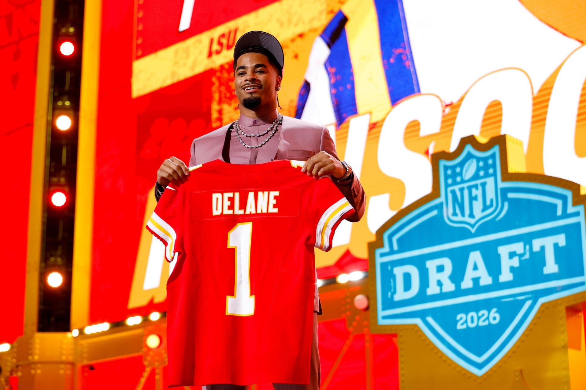 Chiefs rookie Mansoor Delane takes shots at Commanders GM Adam Peters ...