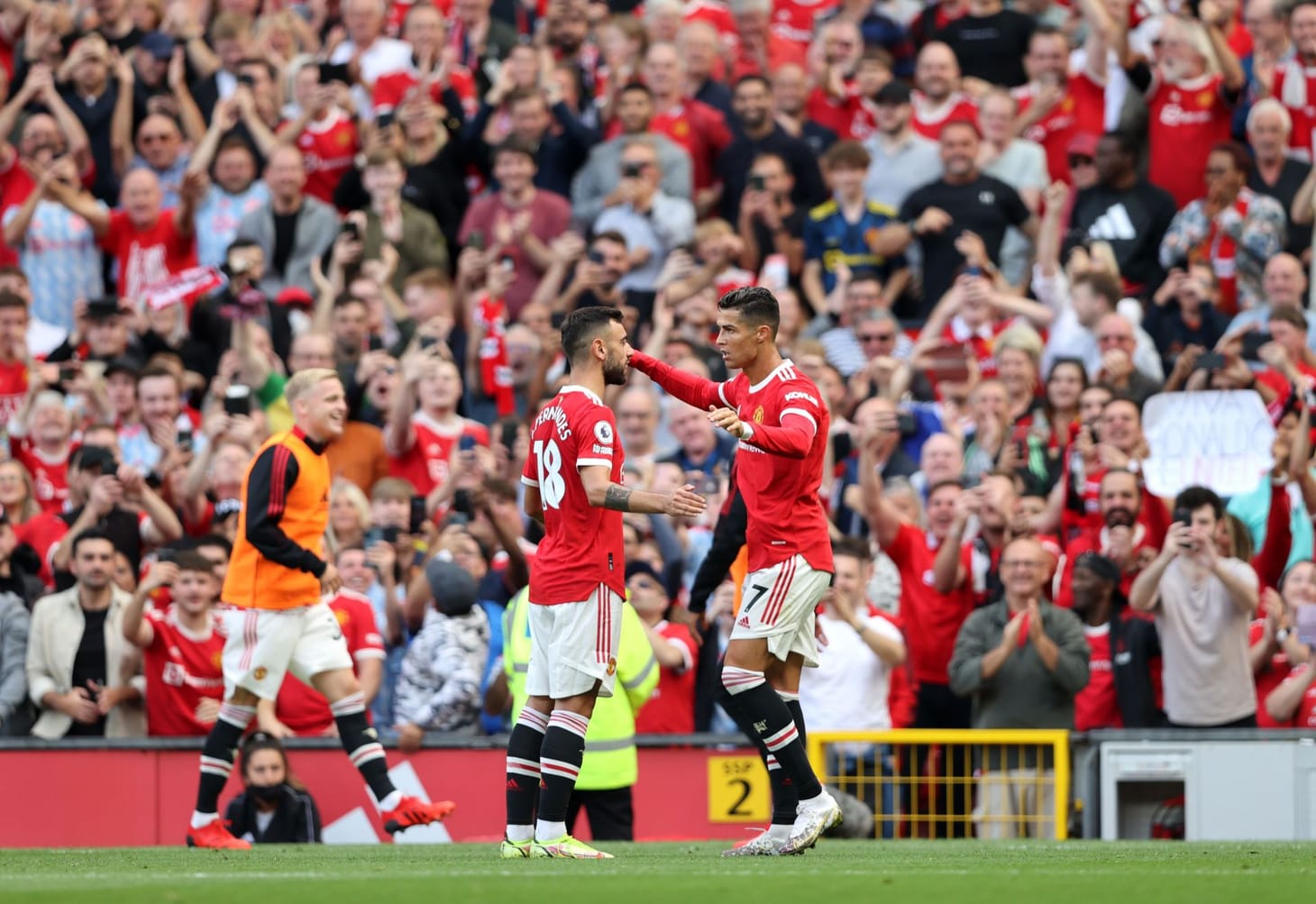 Manchester United captain Bruno Fernandes matches compatriot Cristiano ...