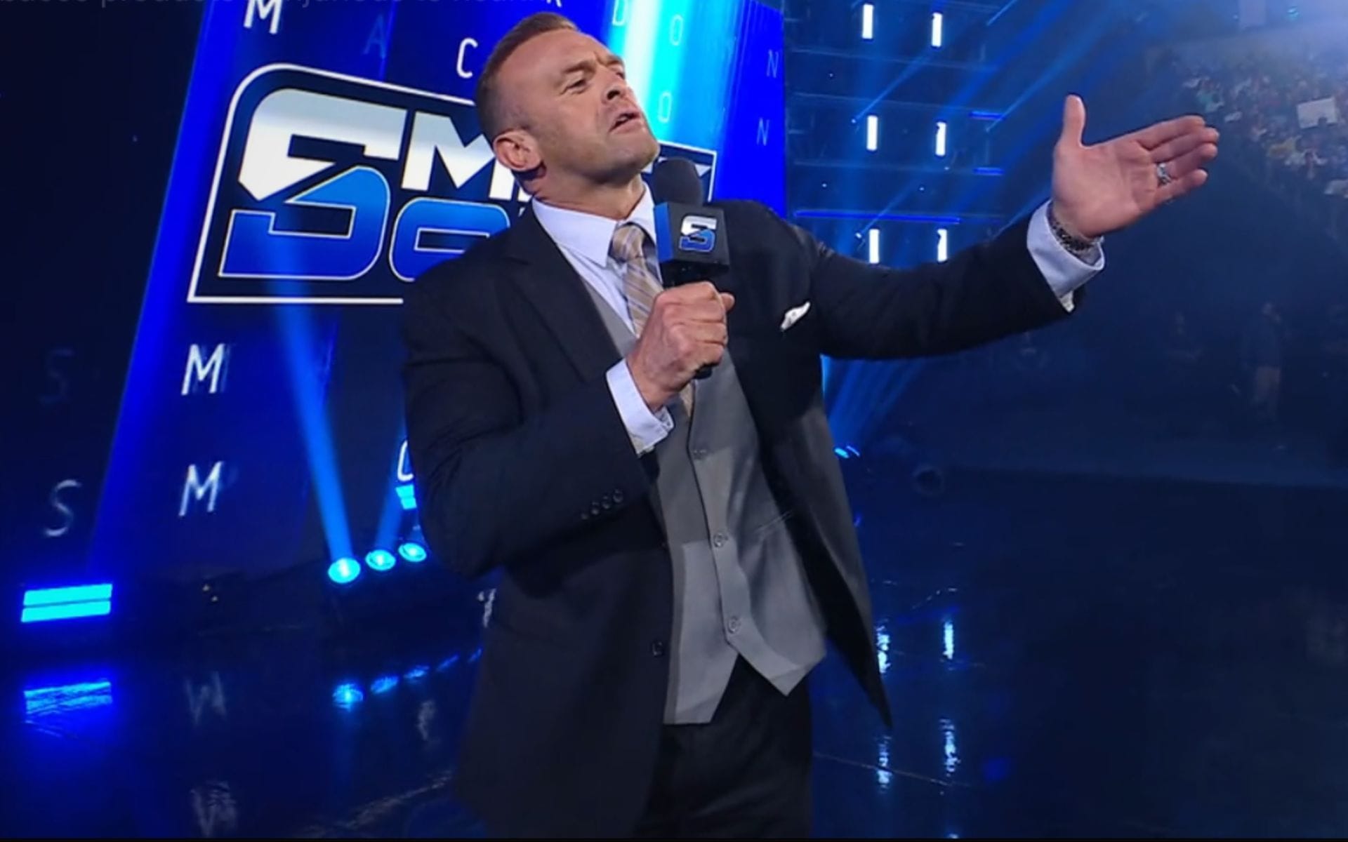 BREAKING: Top SmackDown rivals receive a standing ovation after title ...