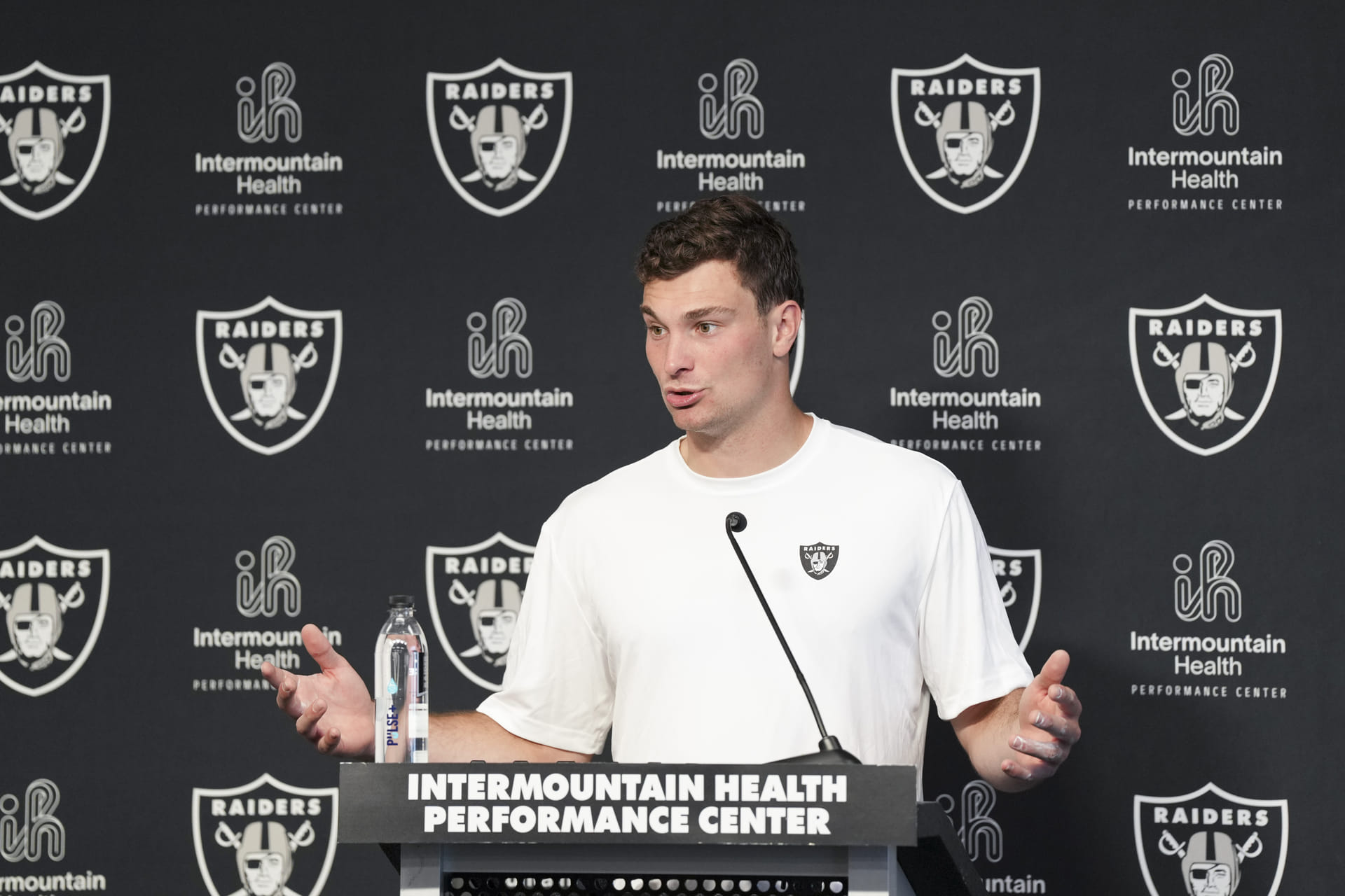 “Didn't he play for Indiana” “Make that make sense”: NFL fans confused ...