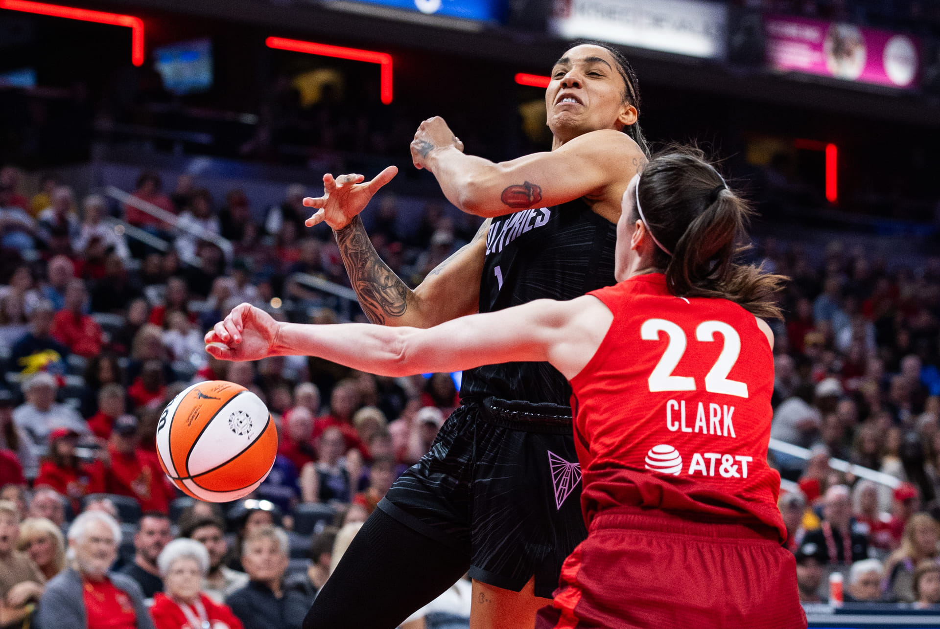 "CC doesn't play defense crowd is in shambles" - WNBA Fans Go Wild As ...