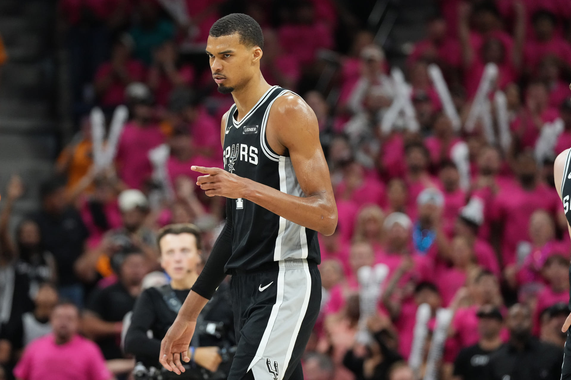 "The league refuses to fine this man": Fans stunned as Victor ...