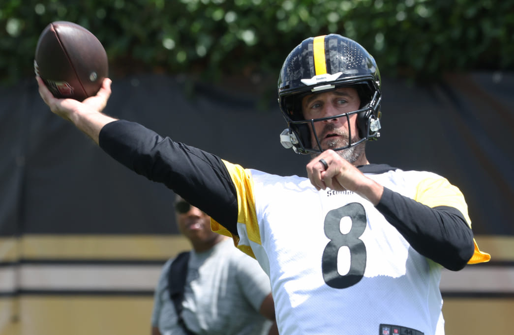 "Jesse Pinkman all grown up": NFL fans react as Aaron Rodgers goes bald ...
